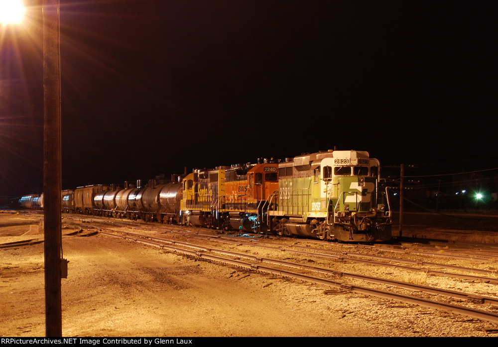All three scheme's decorate this slumbering local at 1:20 a.m.